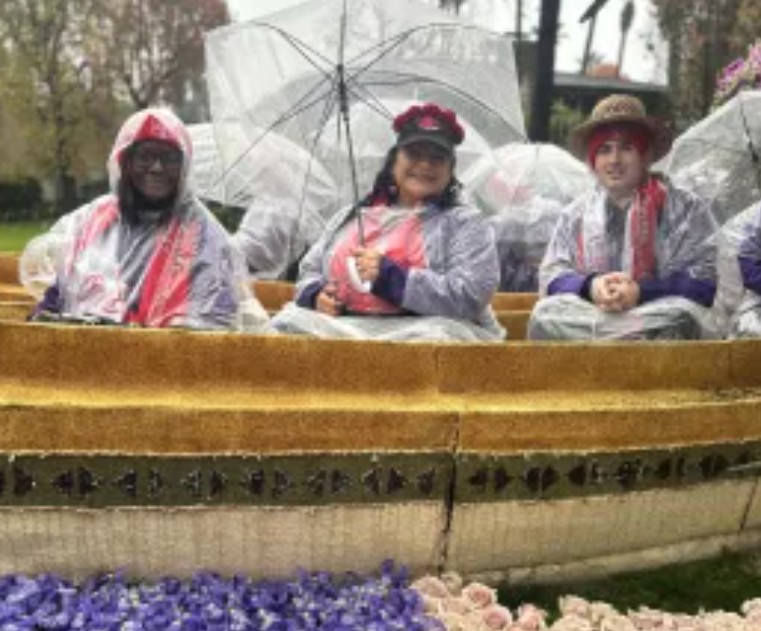 Float riders reflect on their rainy Rose Parade experience: ‘One big ...